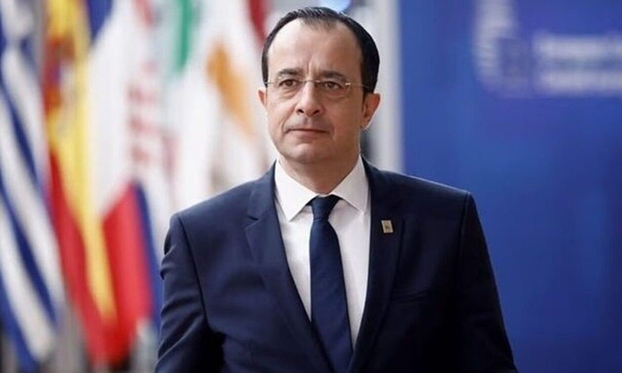 Παίζει με τα ΜΟΕ, παίζει και με την ΦΩΤΙΑ ο Πρόεδρος (BINTEO)