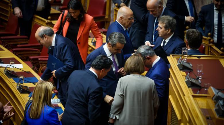 ΕΚΤΑΚΤΟ / Βουλή: Κατατέθηκε η πρόταση δυσπιστίας μετά τις αποκαλύψεις ...