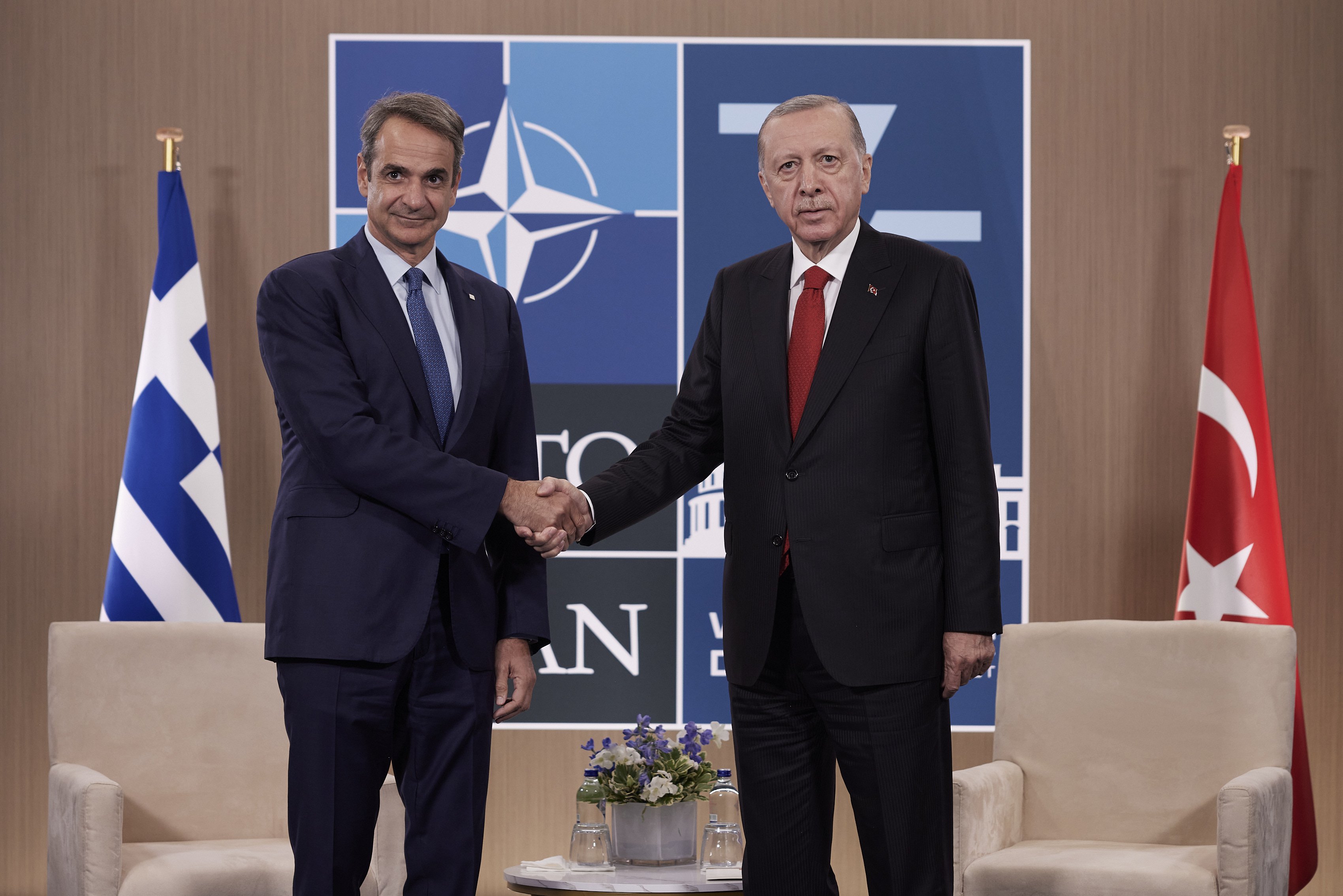 Όταν ο Έλληνας πρωθυπουργός δεν τολμά να αναφερθεί σε ΤΟΥΡΚΙΚΗ ΕΙΣΒΟΛΗ ...