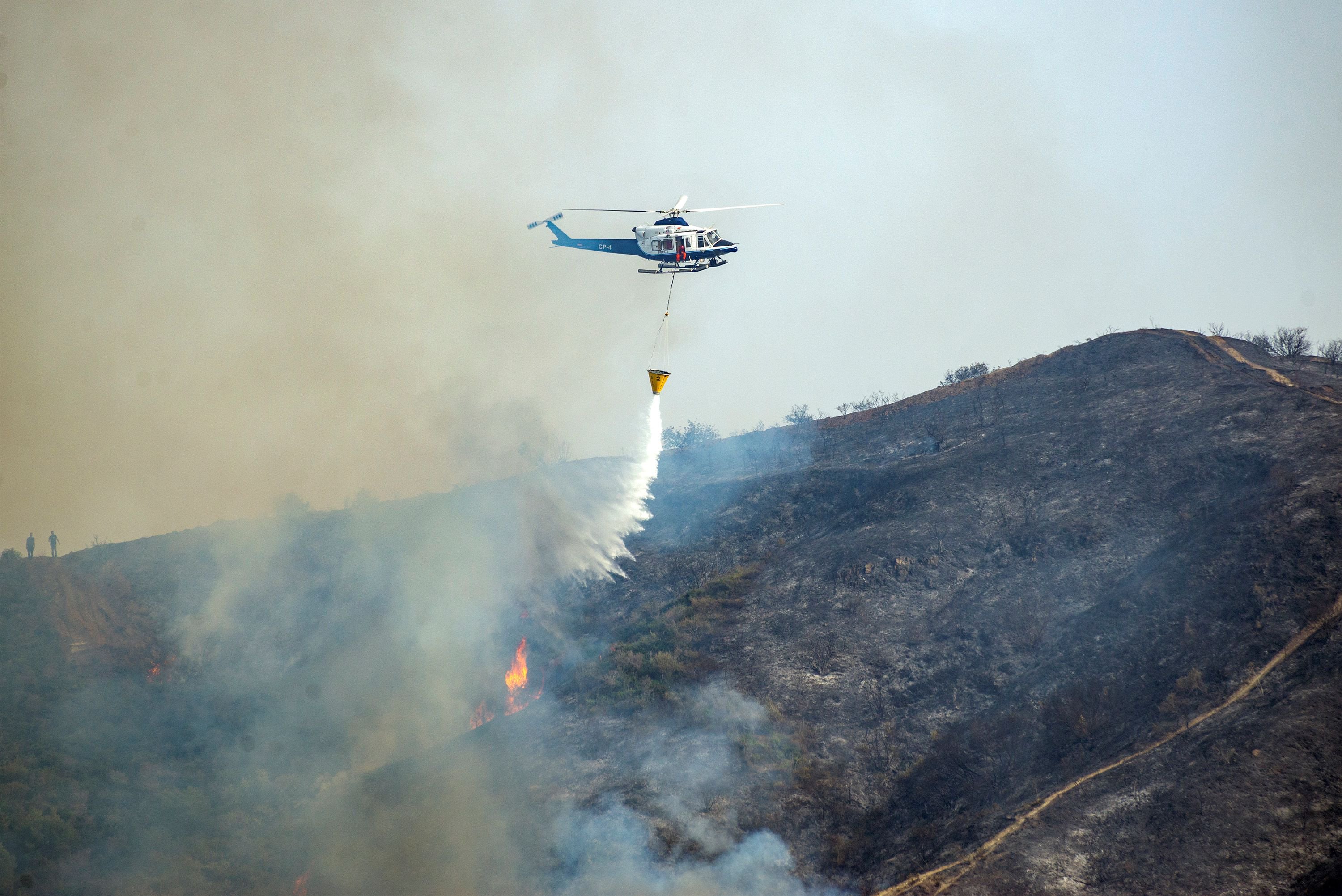 Δυο ελικόπτερα από Ιορδανία με 18μελές πλήρωμα ενισχύουν την πυρόσβεση ...