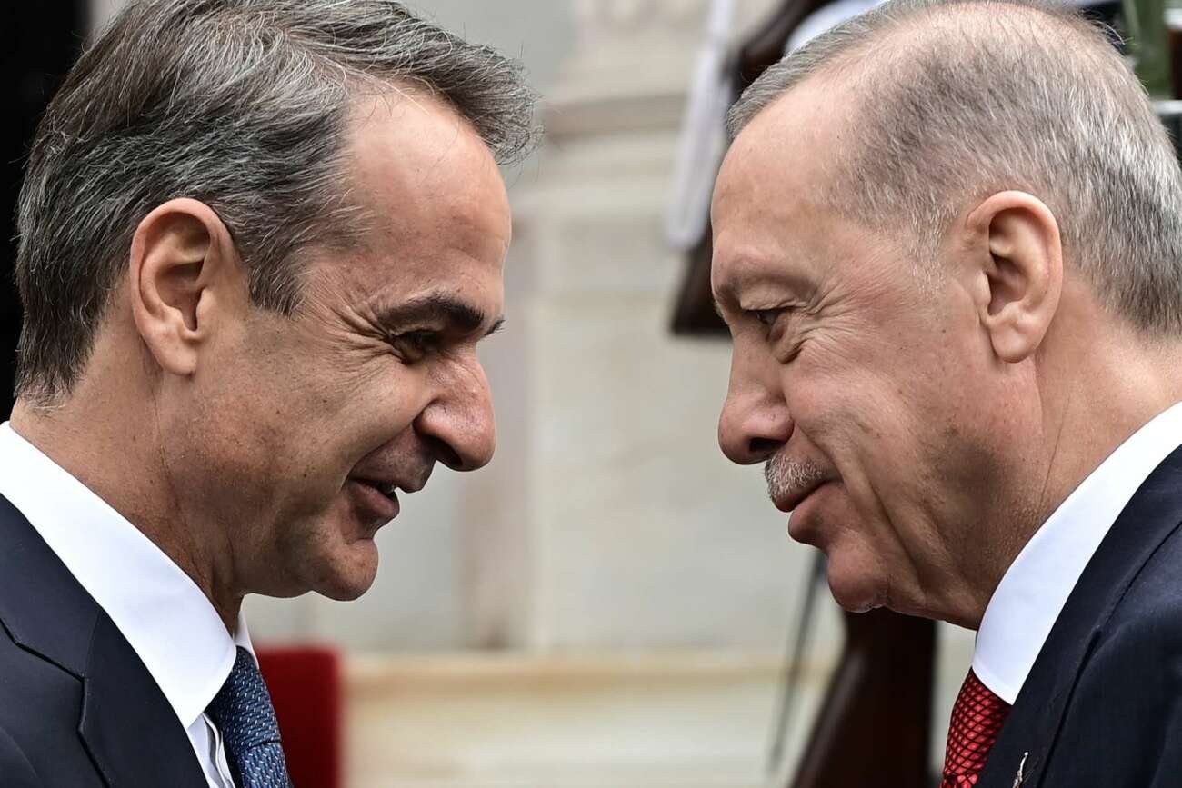 Έσκυψε ο Γεραπετρίτης στον αφέντη, έδωσε τη βίζα ο Μητσοτάκης και ...