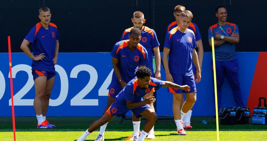 «Κόλλησε» το τρένο, ταλαιπωρία για την αποστολή της Ολλανδίας