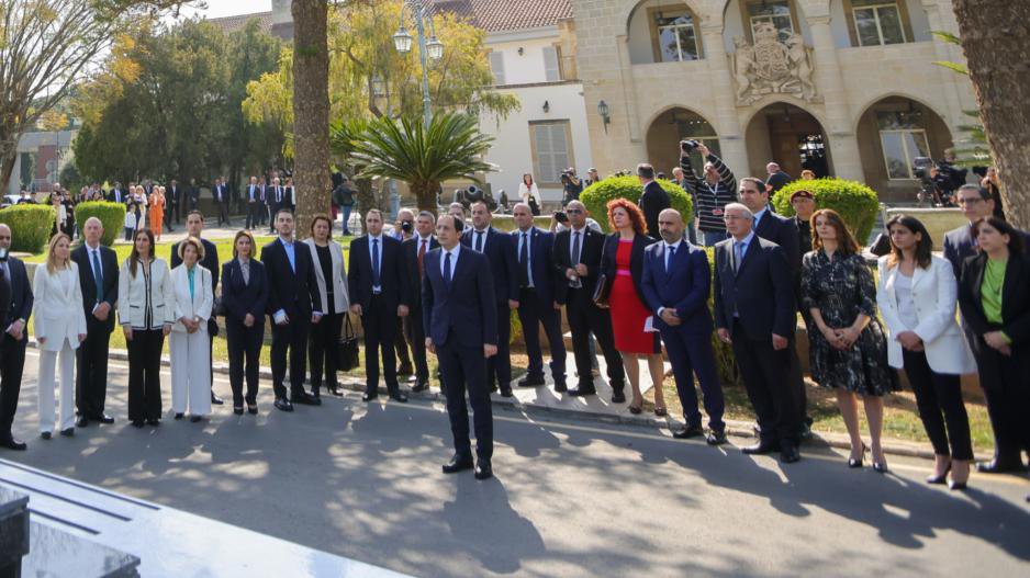 Πόθεν Έσχες: Δάσκαλε που δίδασκες... - Παρανόμησαν και οι 56 βουλευτές ...