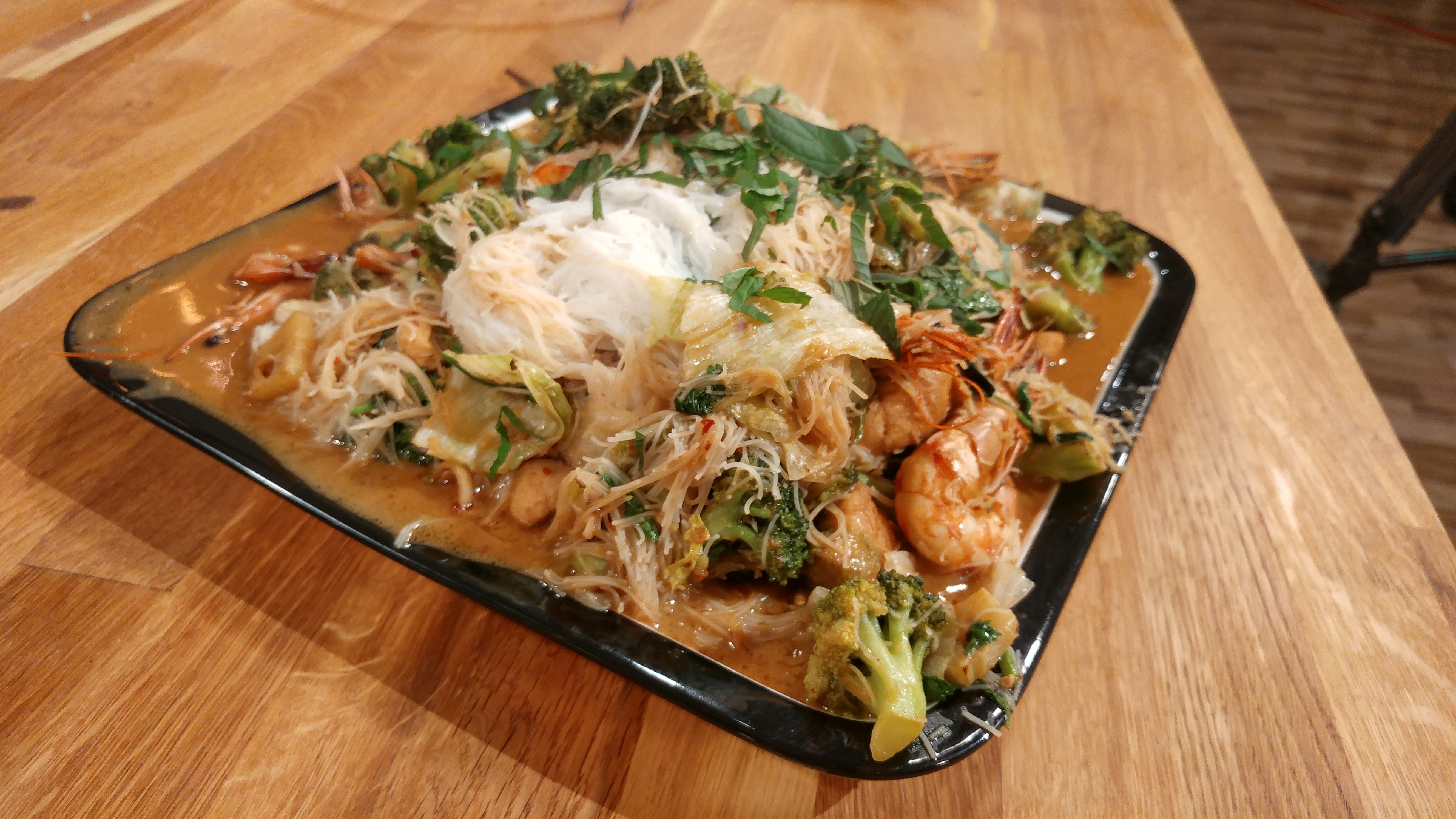 Φαγητό από το Βιετναμ - ΚΟΤΟΠΟΥΛΟ ΜΕ NOODLES